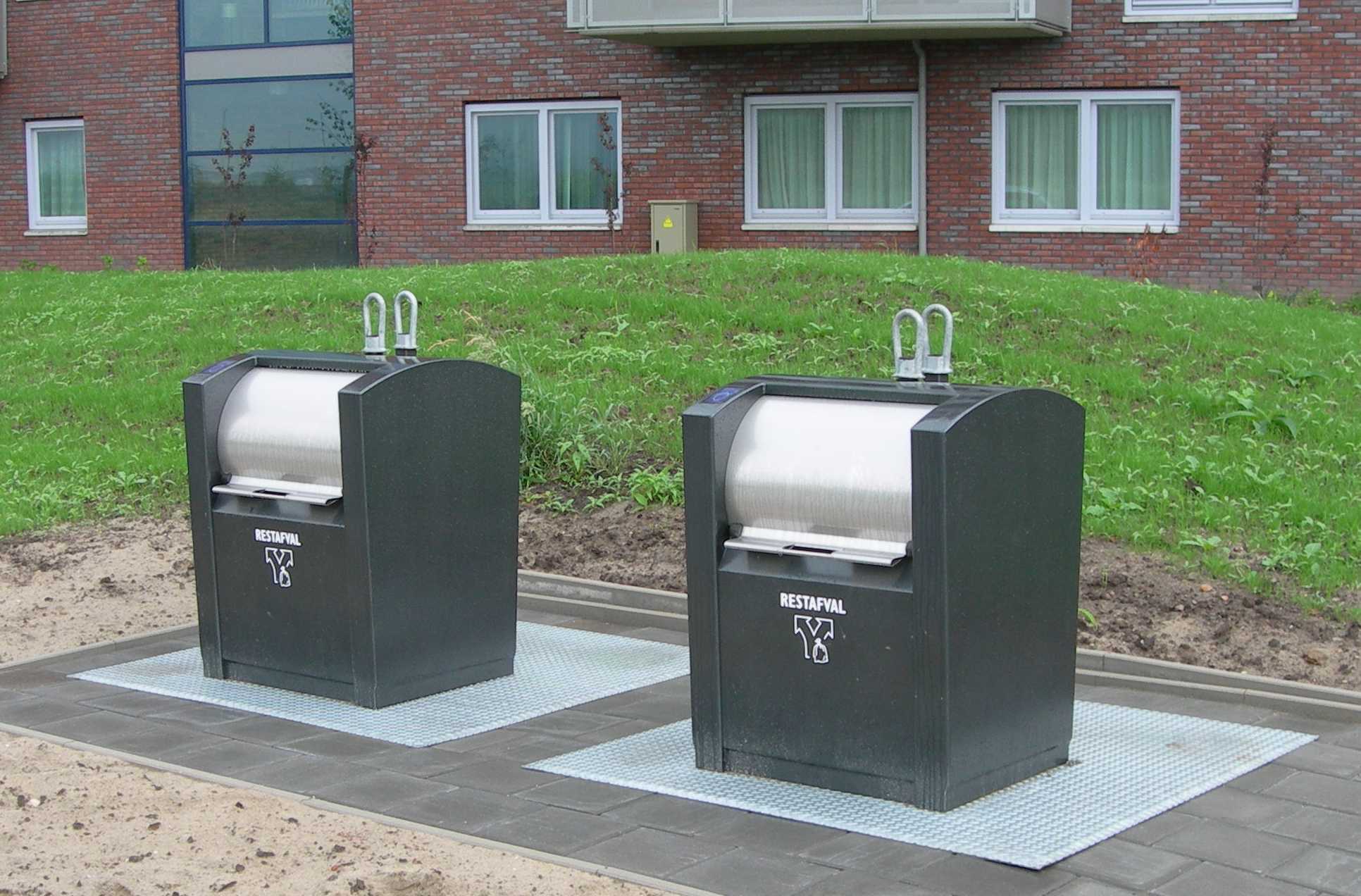 Boze bewoners Bijlmerplein hangen dode ratten op • Bijlmer.net